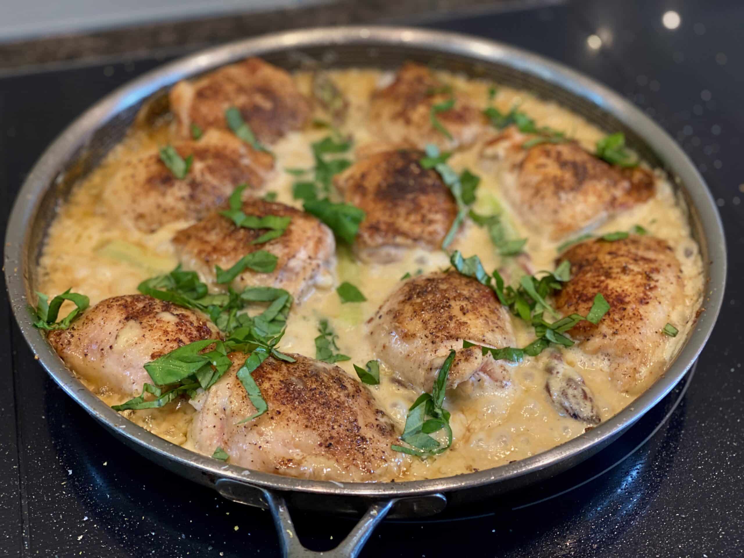 Kylling i kremet saus med sitron og hvitløk - Keto Tone