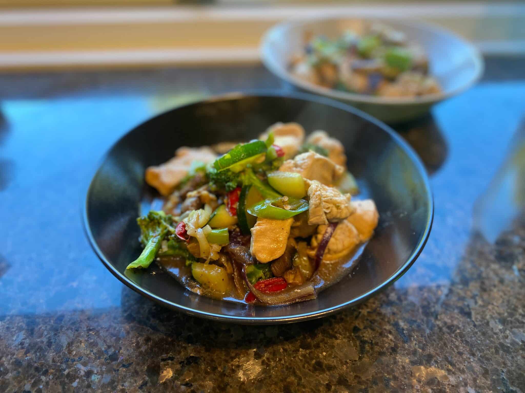 Lynrask kyllingwok med friske smaker - keto - Keto Tone