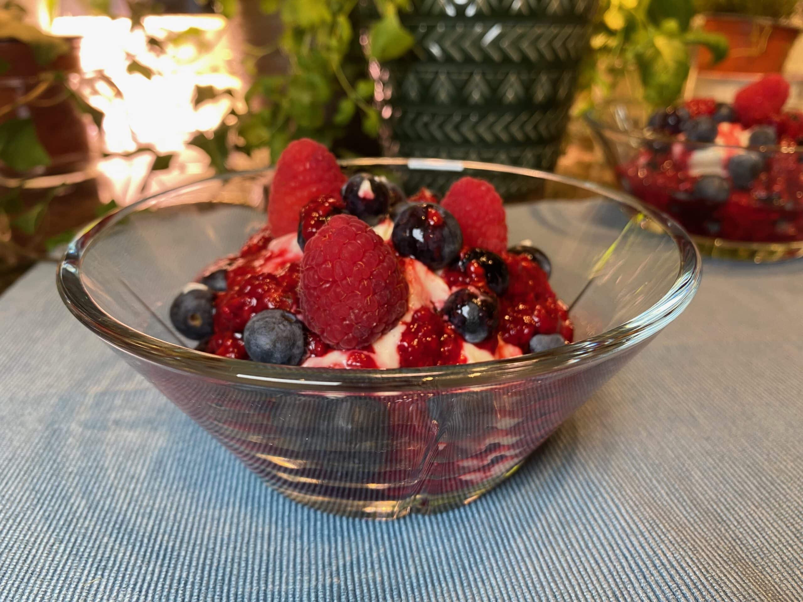 Enkel dessert med mascarponekrem og bær - Keto Tone
