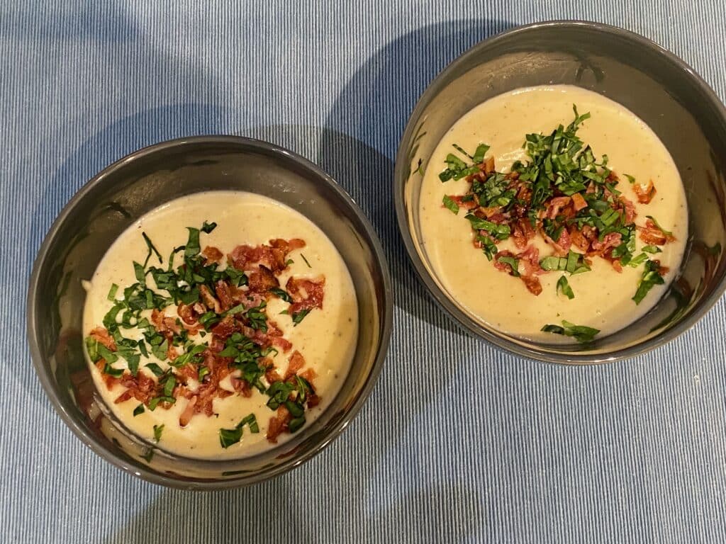 Kremet jordskokksuppe med bacon - Keto Tone