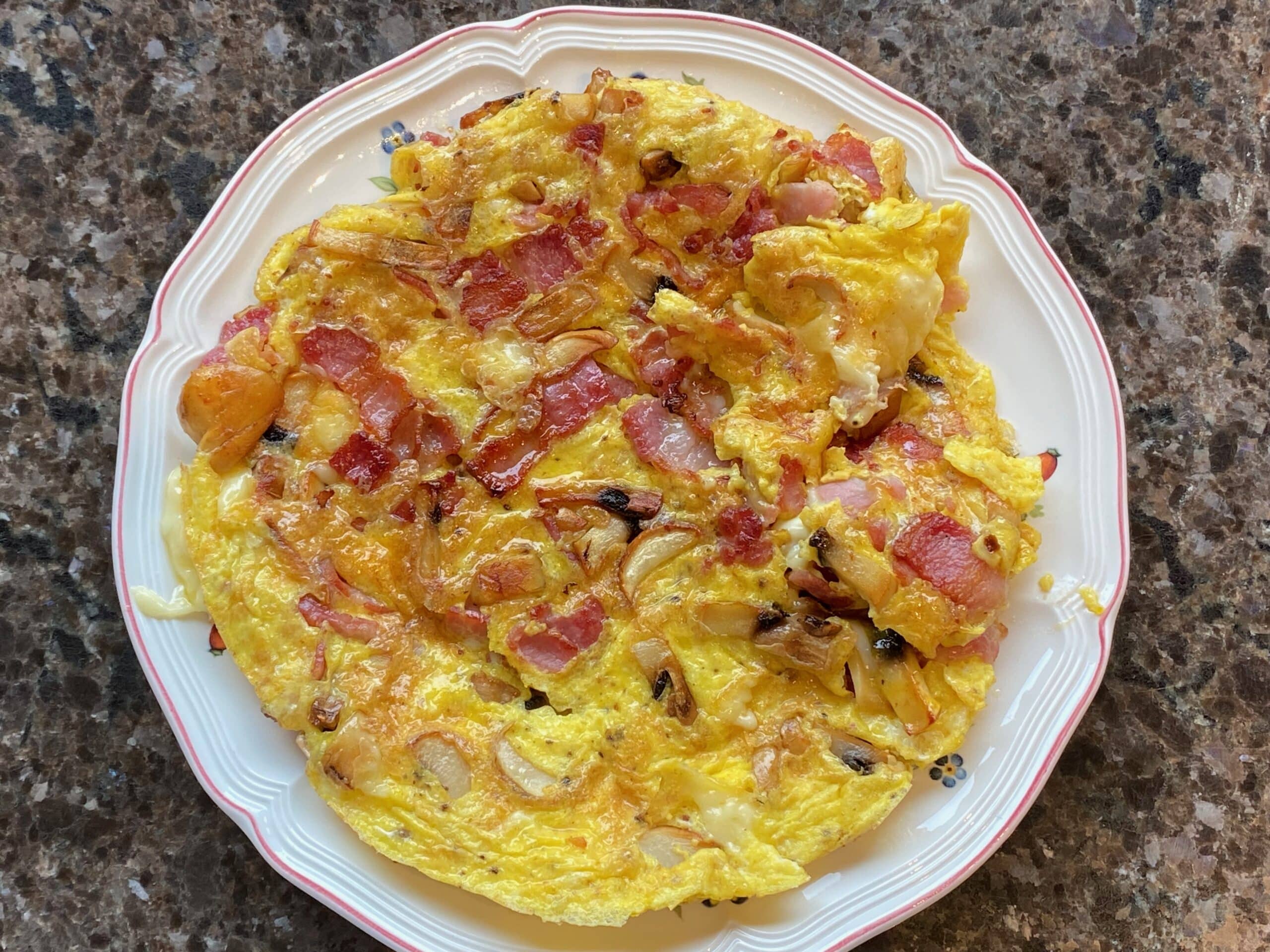 Omelett med sopp, bacon og ost - Keto Tone